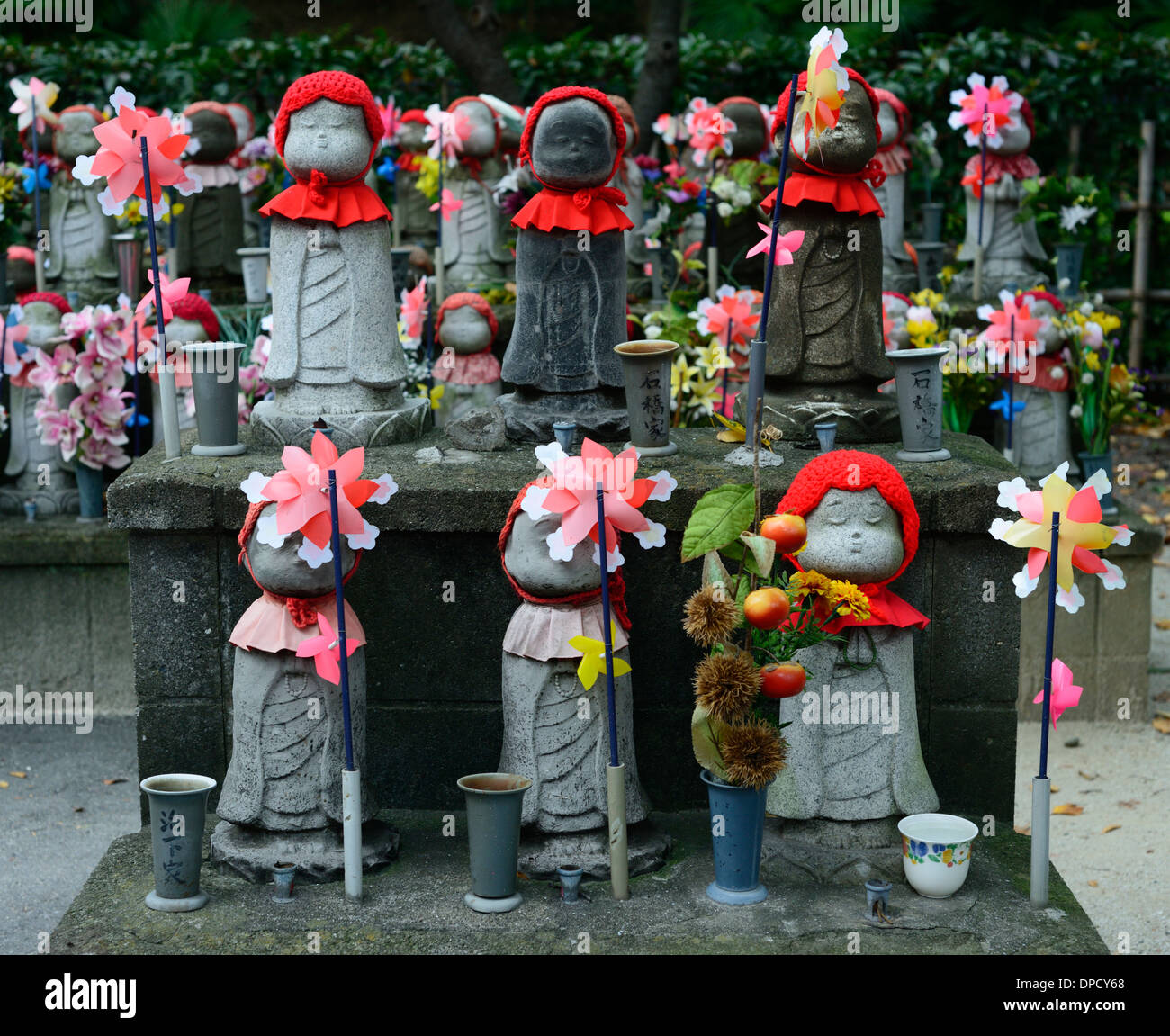 Jizo statue hi-res stock photography and images - Alamy