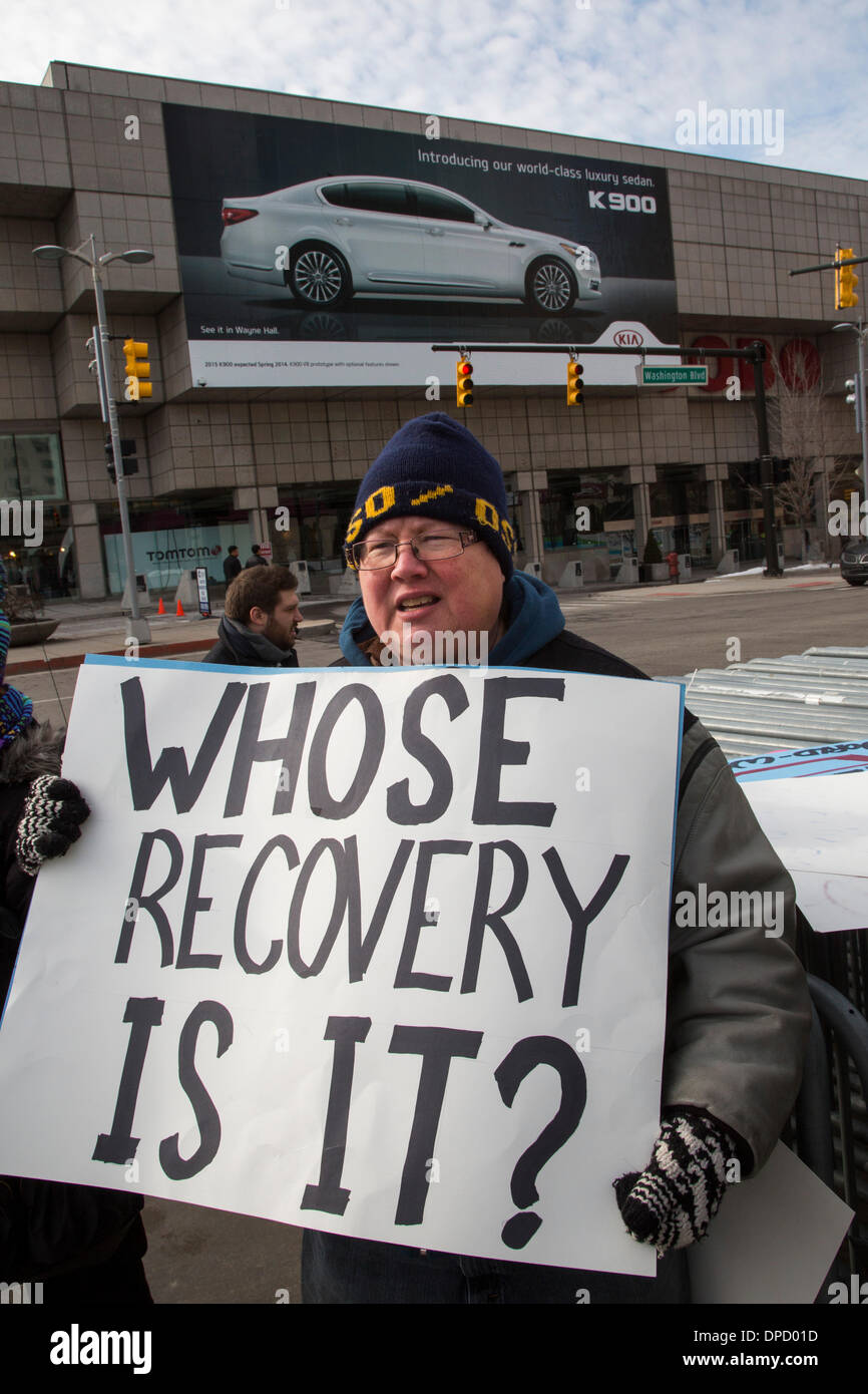 Detroit, Michigan, USA. Auto workers picket the North American ...