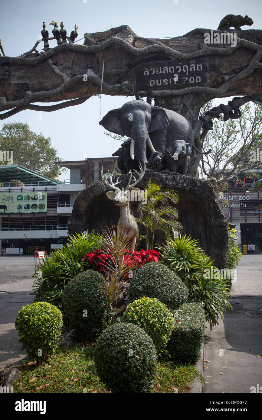 Entrance to Dusit Zoo Bangkok Stock Photo - Alamy