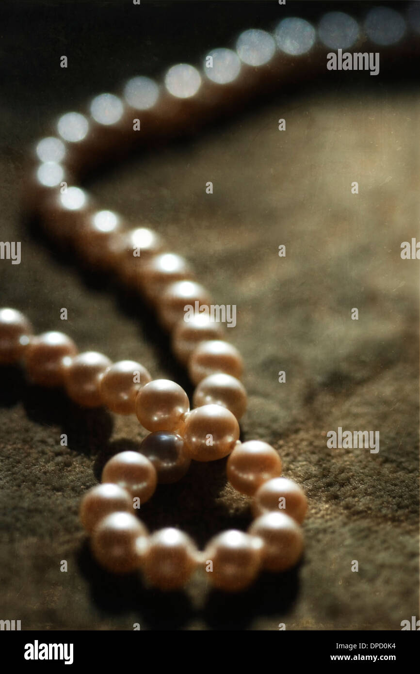 Pearls strand hi-res stock photography and images - Alamy