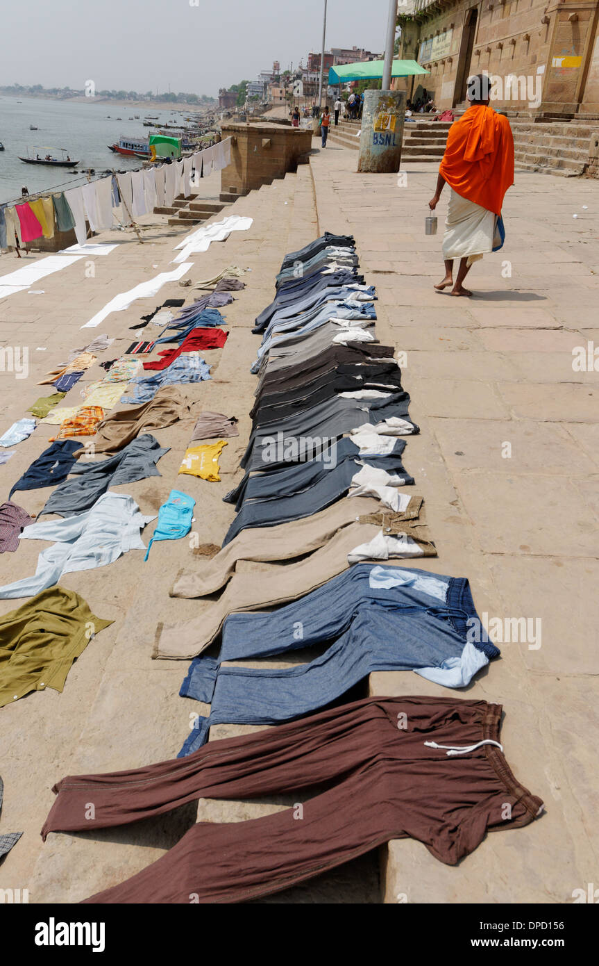 Washing drying on the banks of the Ganges in Varanasi Stock Photo - Alamy