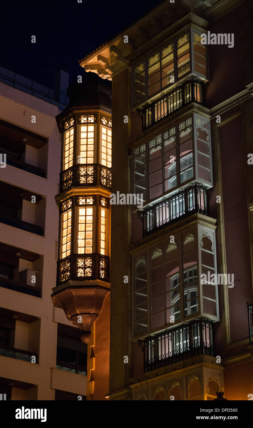 Oriel window hi-res stock photography and images - Alamy