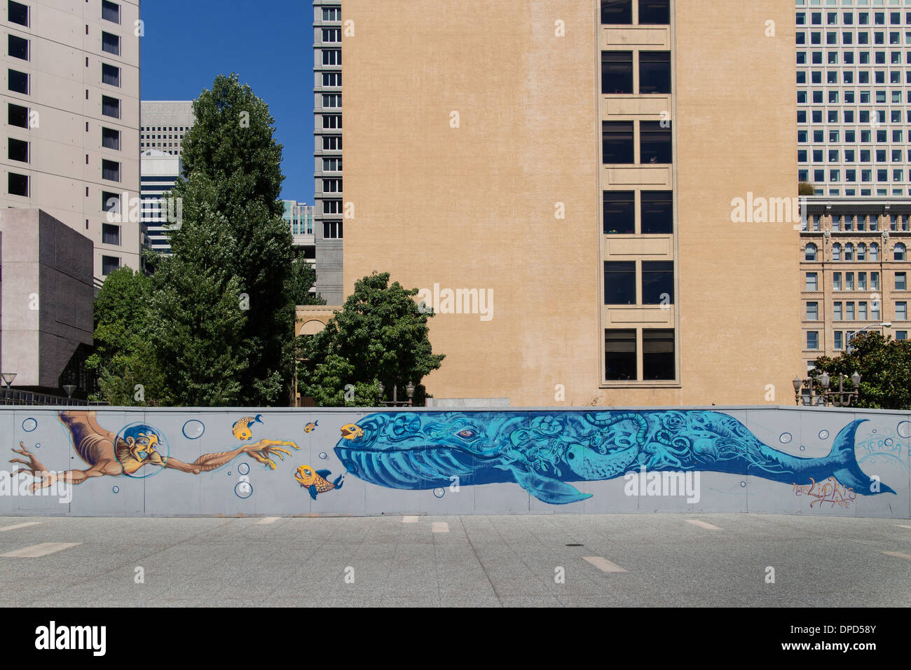 Whale graffiti hi-res stock photography and images - Alamy