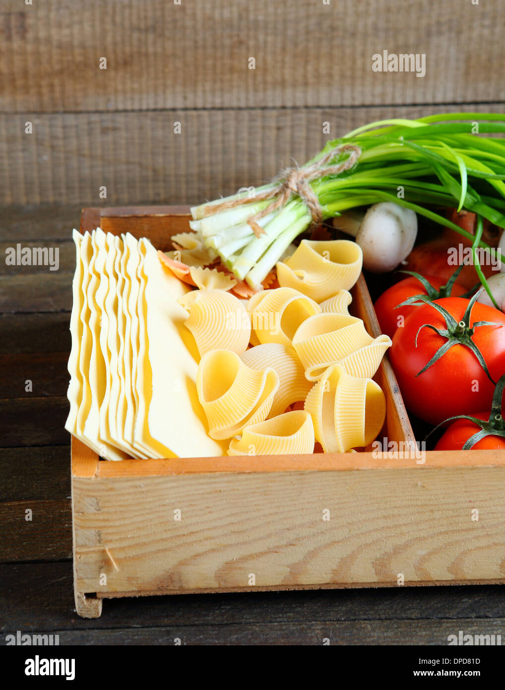 Uncooked spaghetti box hi-res stock photography and images - Alamy