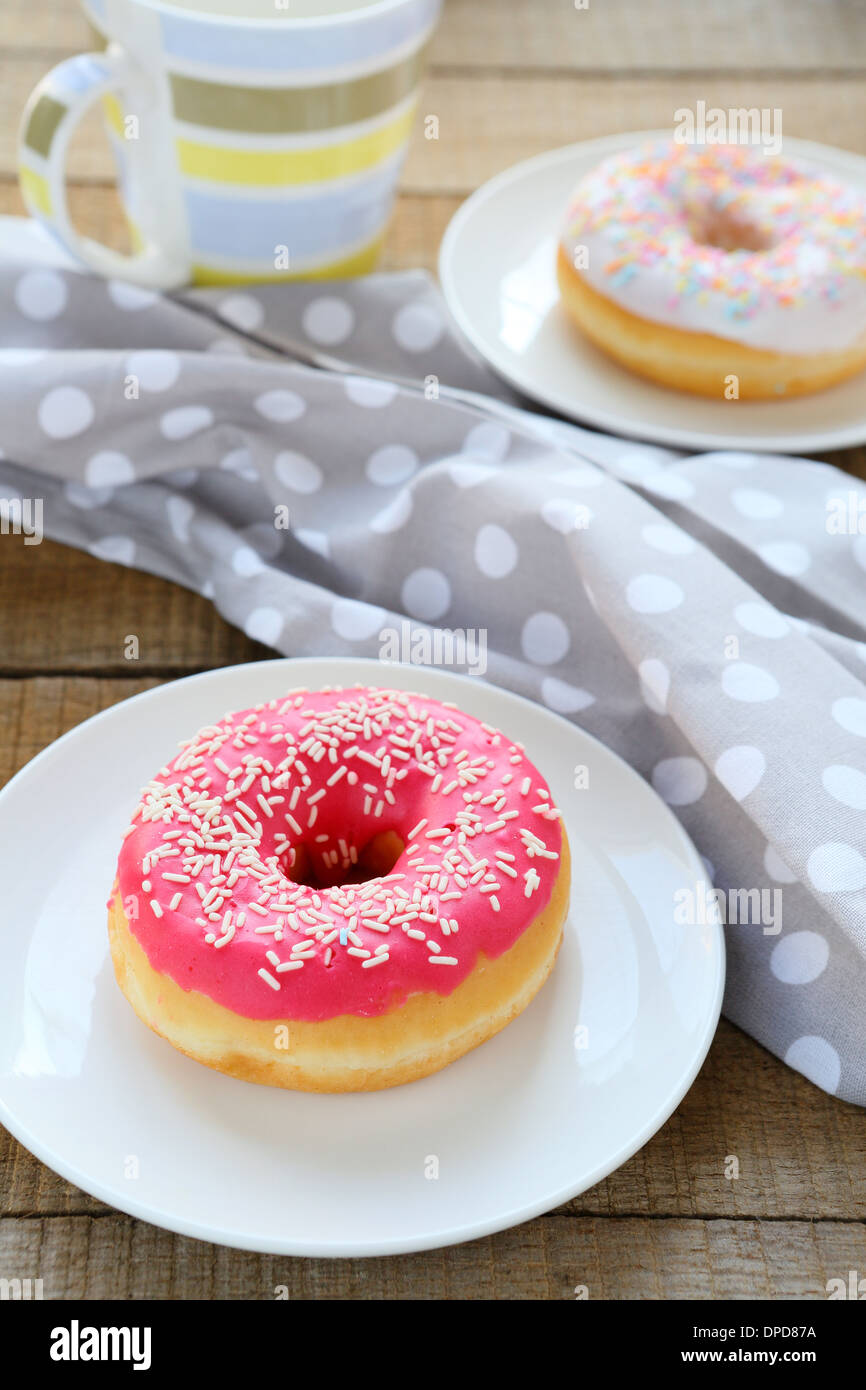 Plate sweet donuts pink hi-res stock photography and images - Alamy