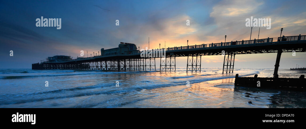 English piers hi-res stock photography and images - Alamy