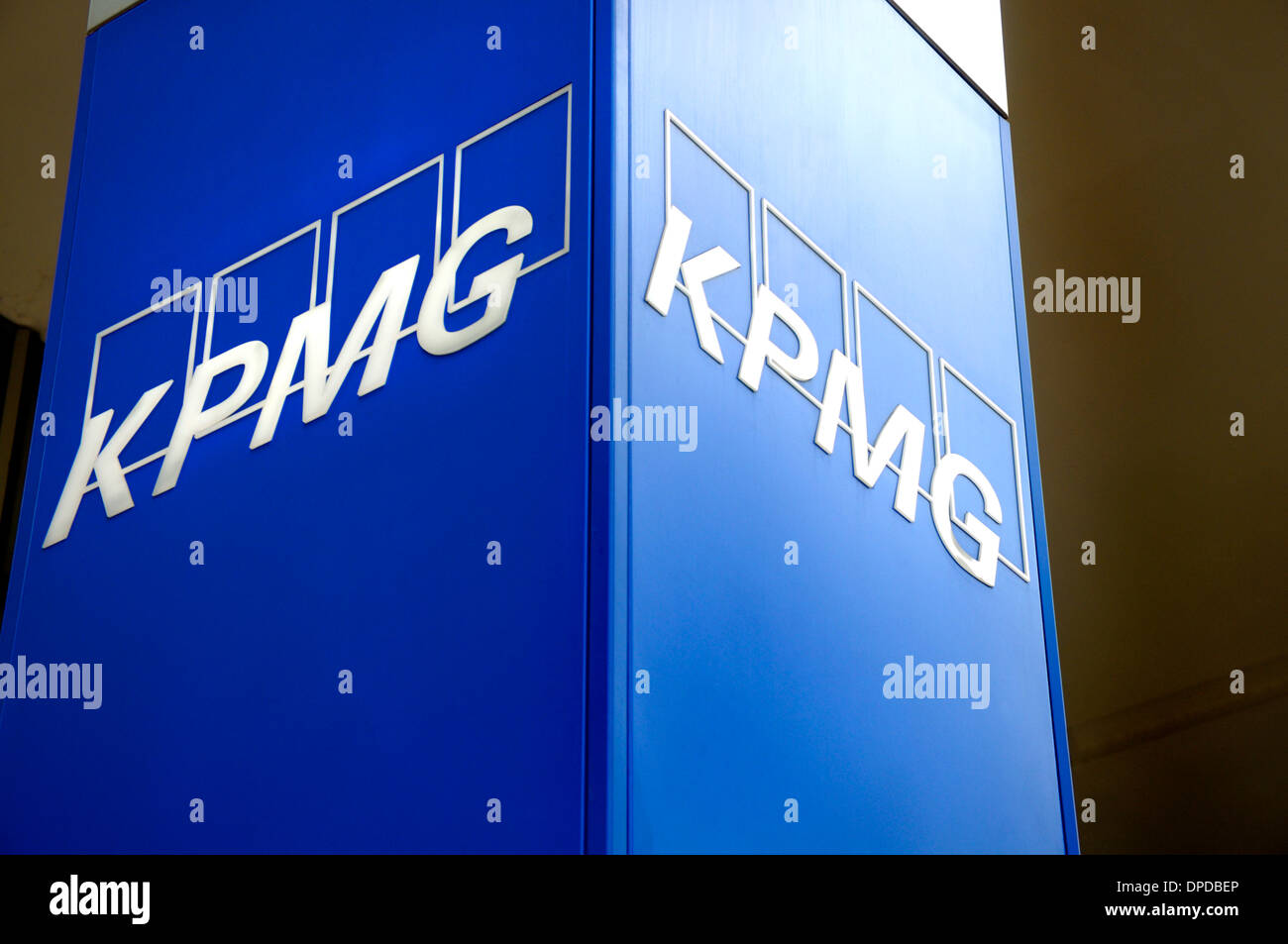 Kpmg uk hq hi-res stock photography and images - Alamy