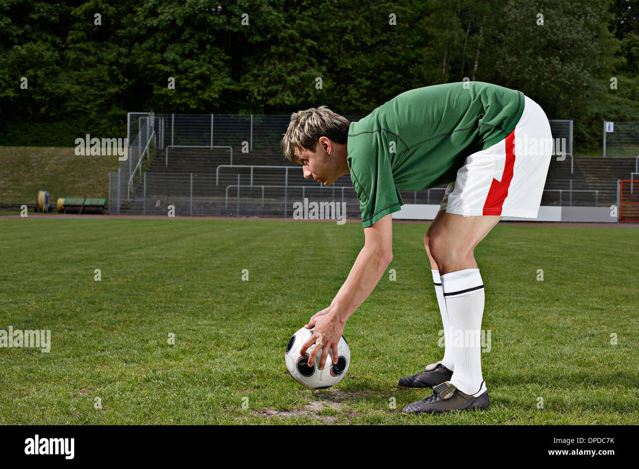 Spot the ball hi-res stock photography and images - Alamy
