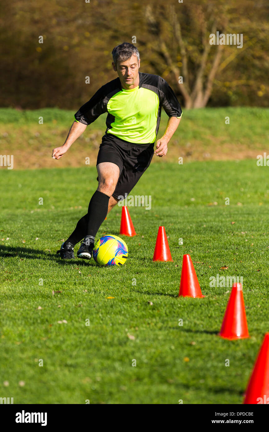 Football player passing a ball hi-res stock photography and images - Alamy