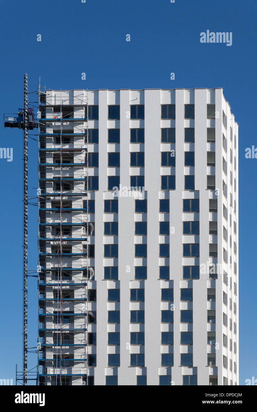 Apartment tower hi-res stock photography and images - Alamy