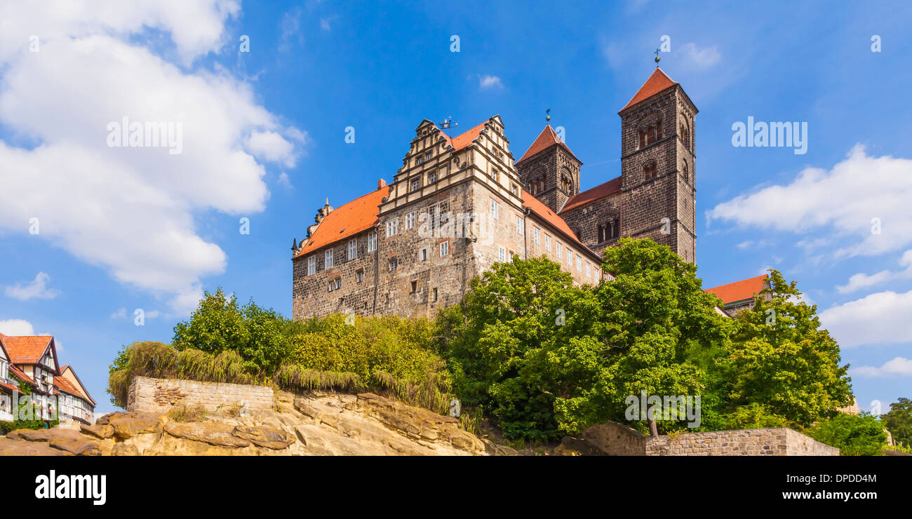 Germany, Saxony-Anhalt, Quedlinburg, Castle and St. Servatius church on ...