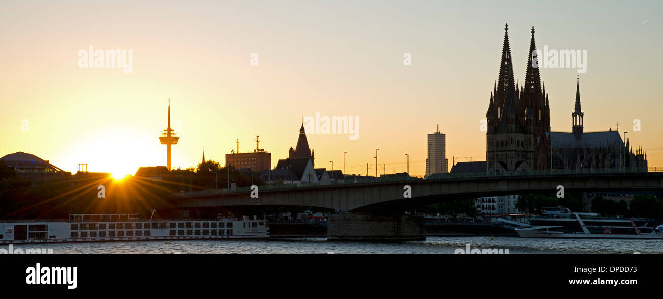 Germany, North Rhine-Westphalia, Cologne, view from Deutz riverside to ...