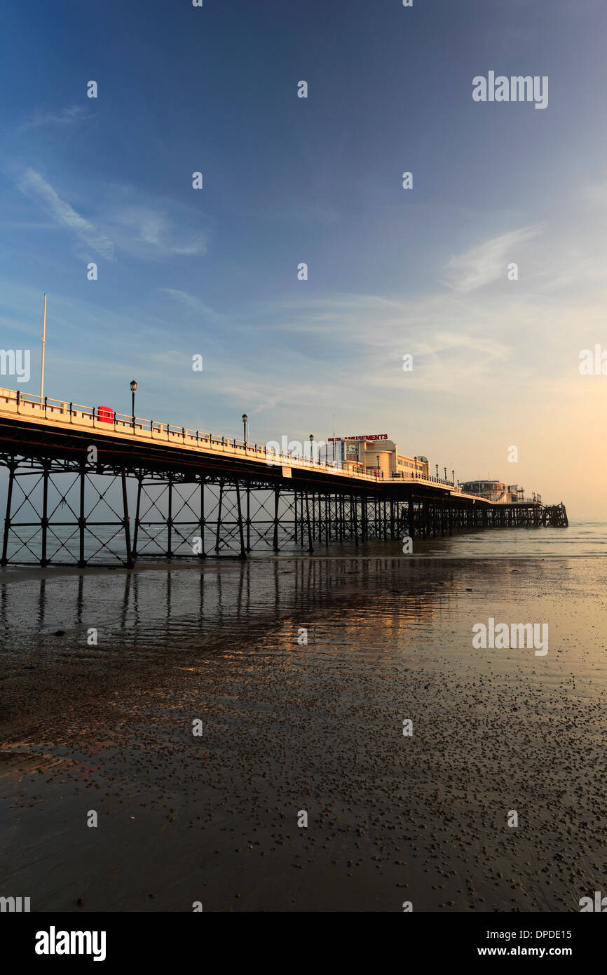 English piers hi-res stock photography and images - Alamy