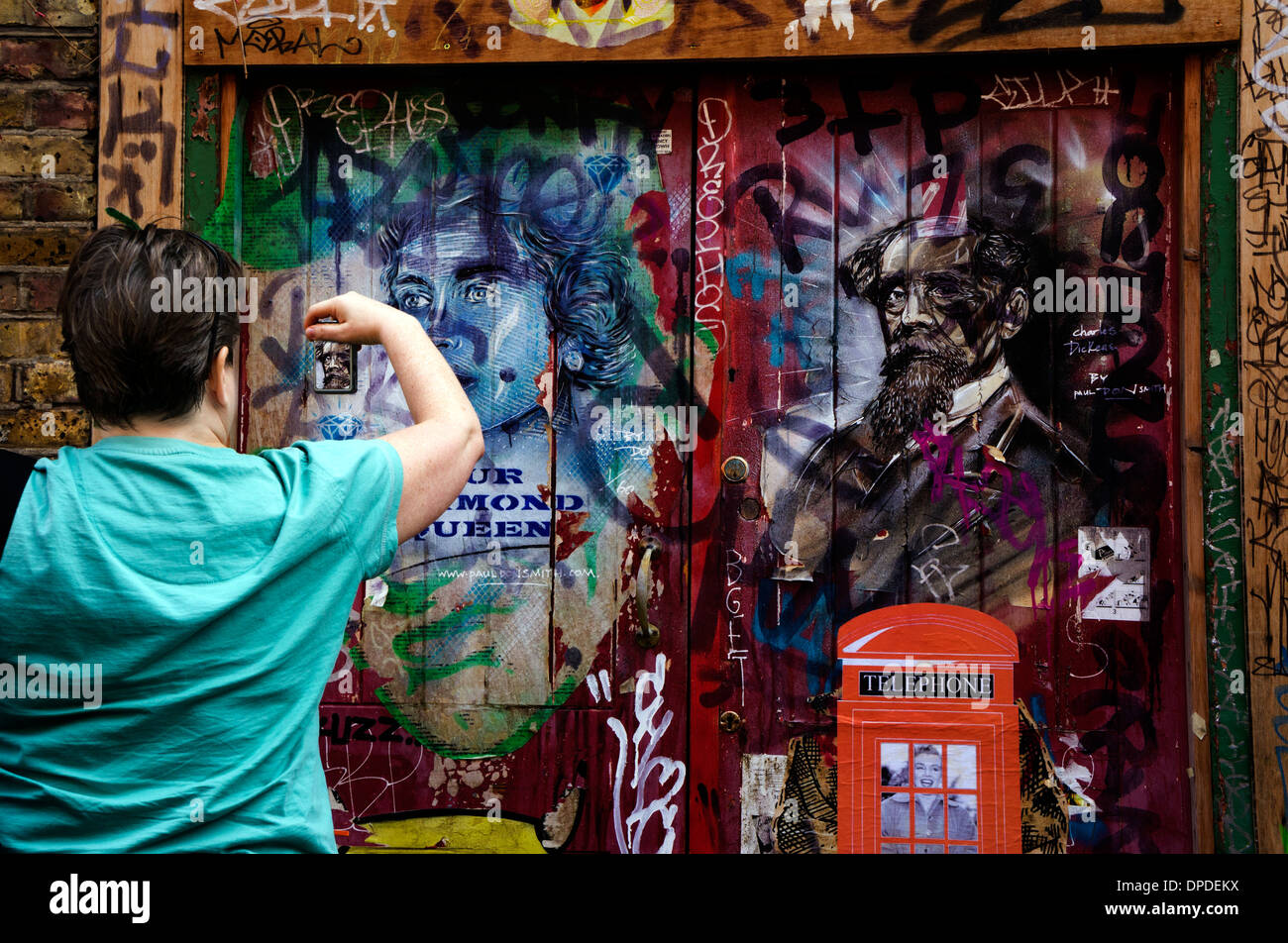 Photographing street art hi-res stock photography and images - Alamy