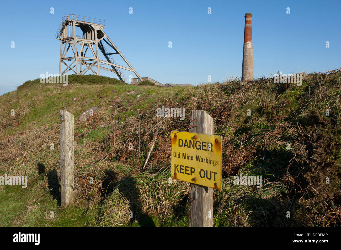 Abandoned mine warning danger sign hi-res stock photography and images ...