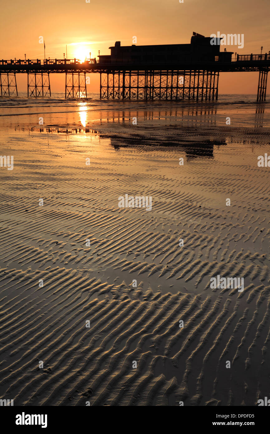 English victorian piers hi-res stock photography and images - Alamy