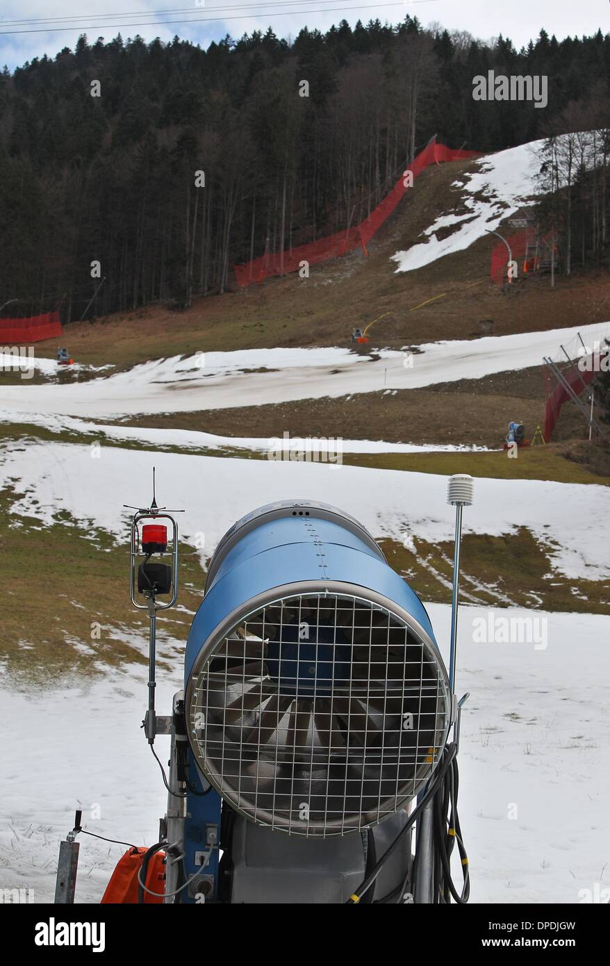 Snowless ski slope hi-res stock photography and images - Alamy