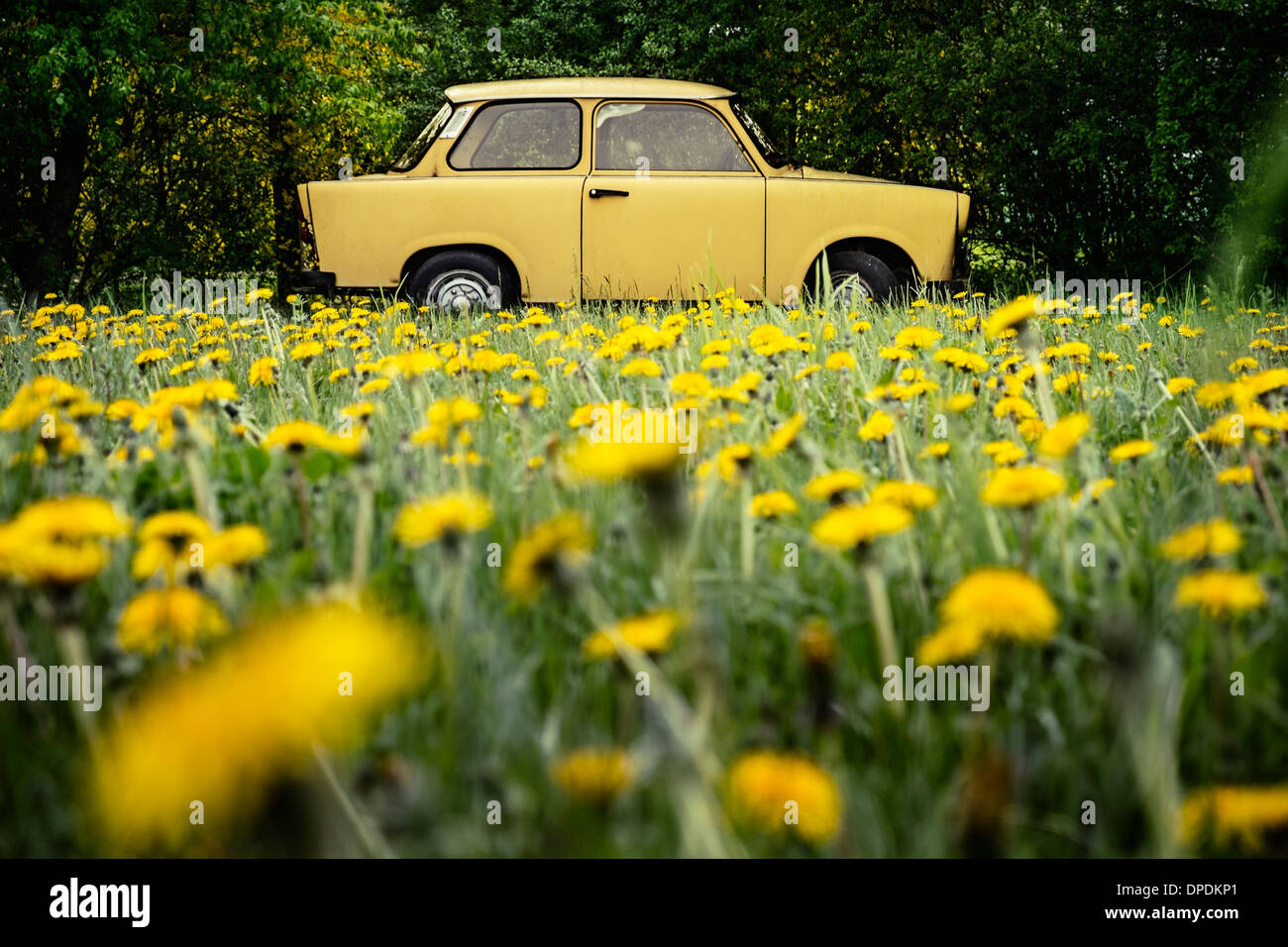 Vintage yellow car hi-res stock photography and images - Alamy