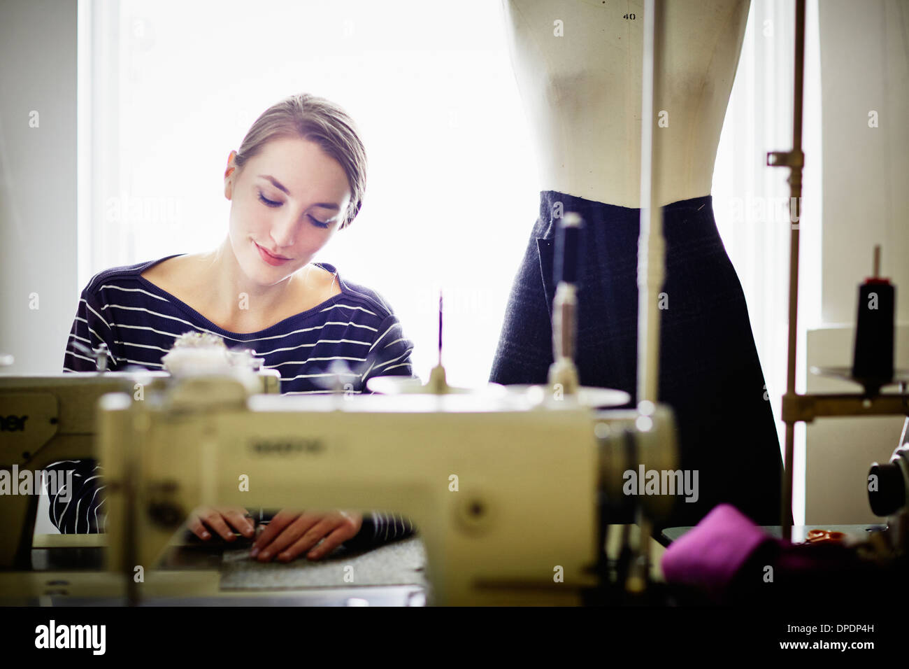 Seamstress machine hi-res stock photography and images - Alamy