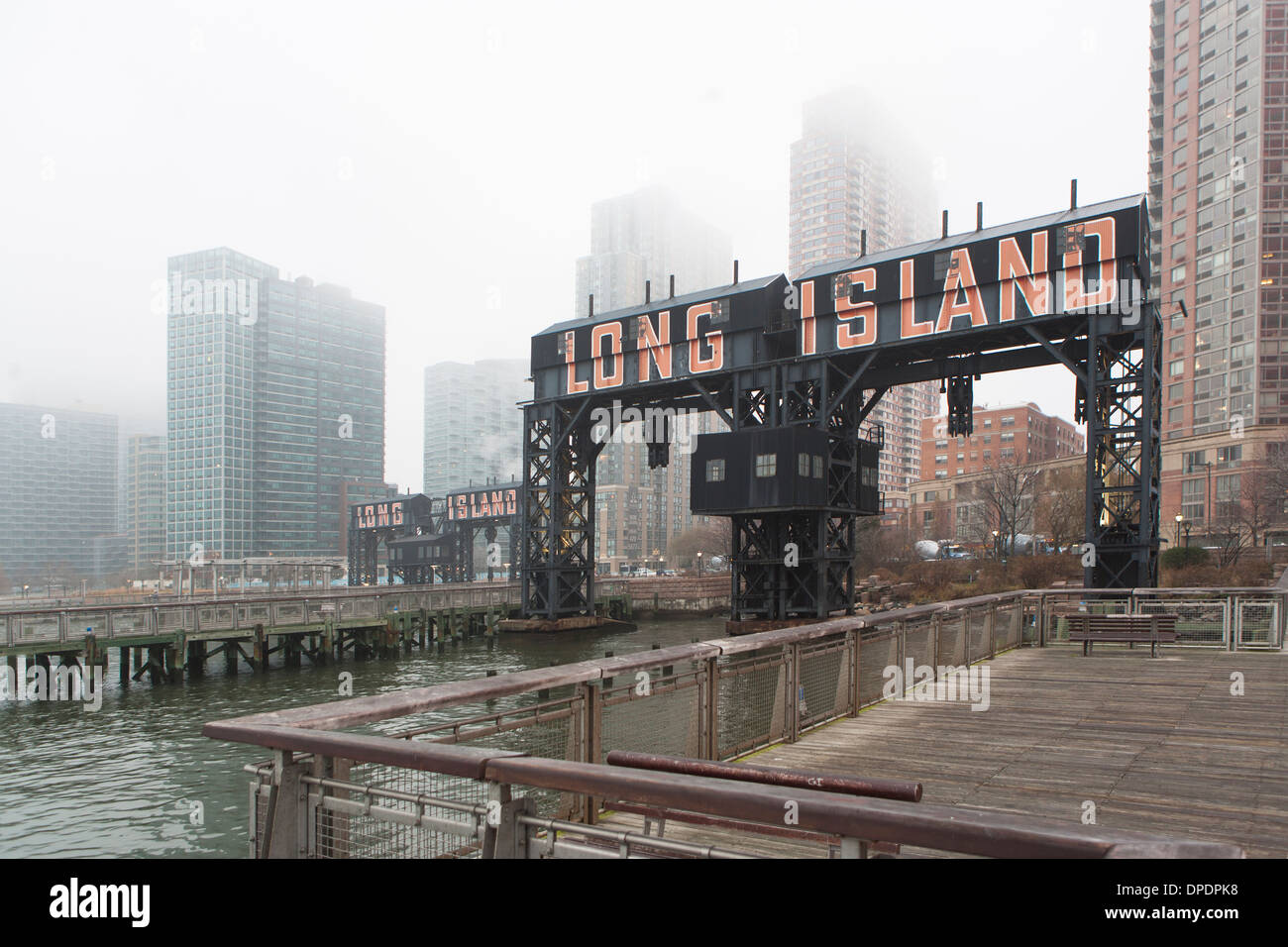 Long island waterfront in mist hi-res stock photography and images - Alamy