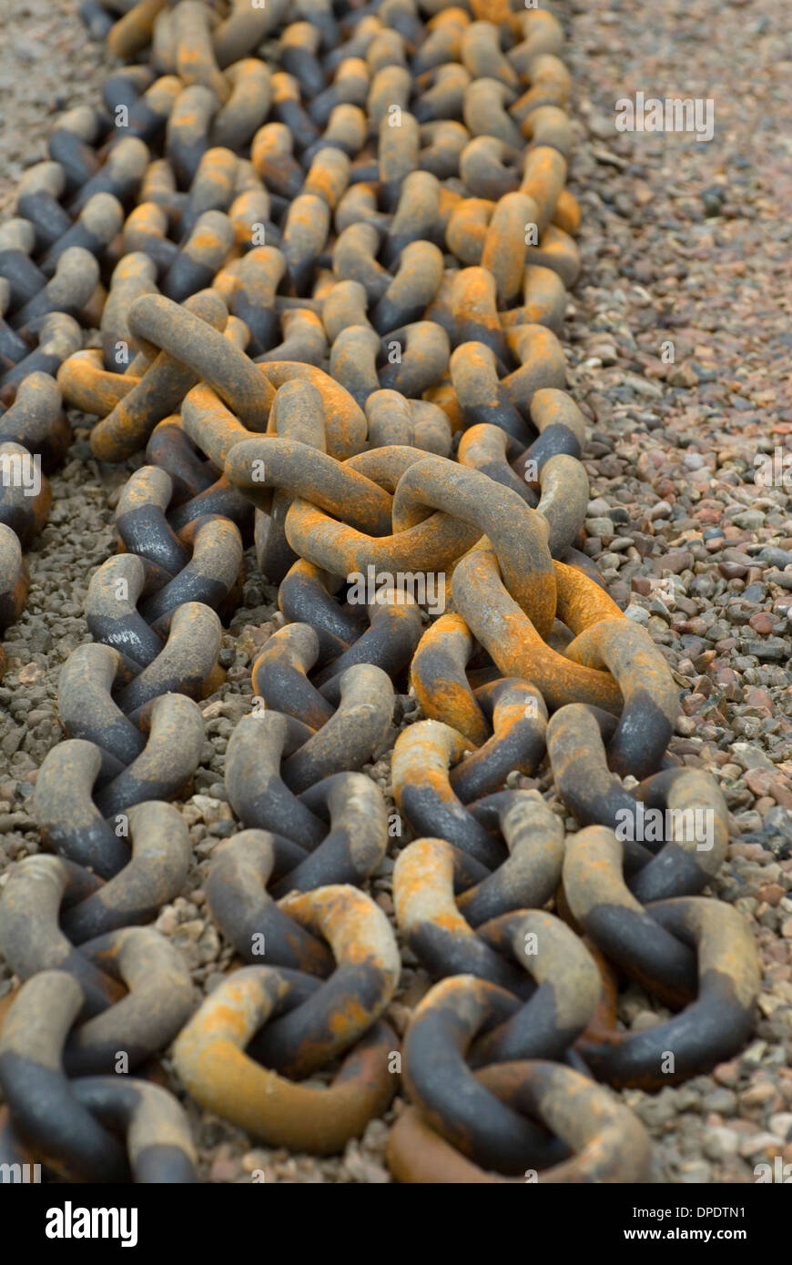 Mooring lines crossed hi-res stock photography and images - Alamy