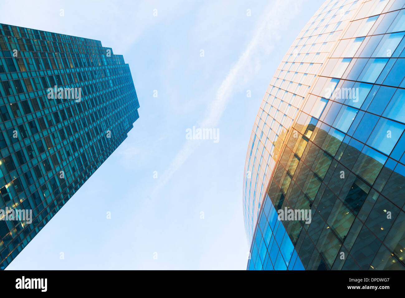 Two skyscrapers hi-res stock photography and images - Alamy
