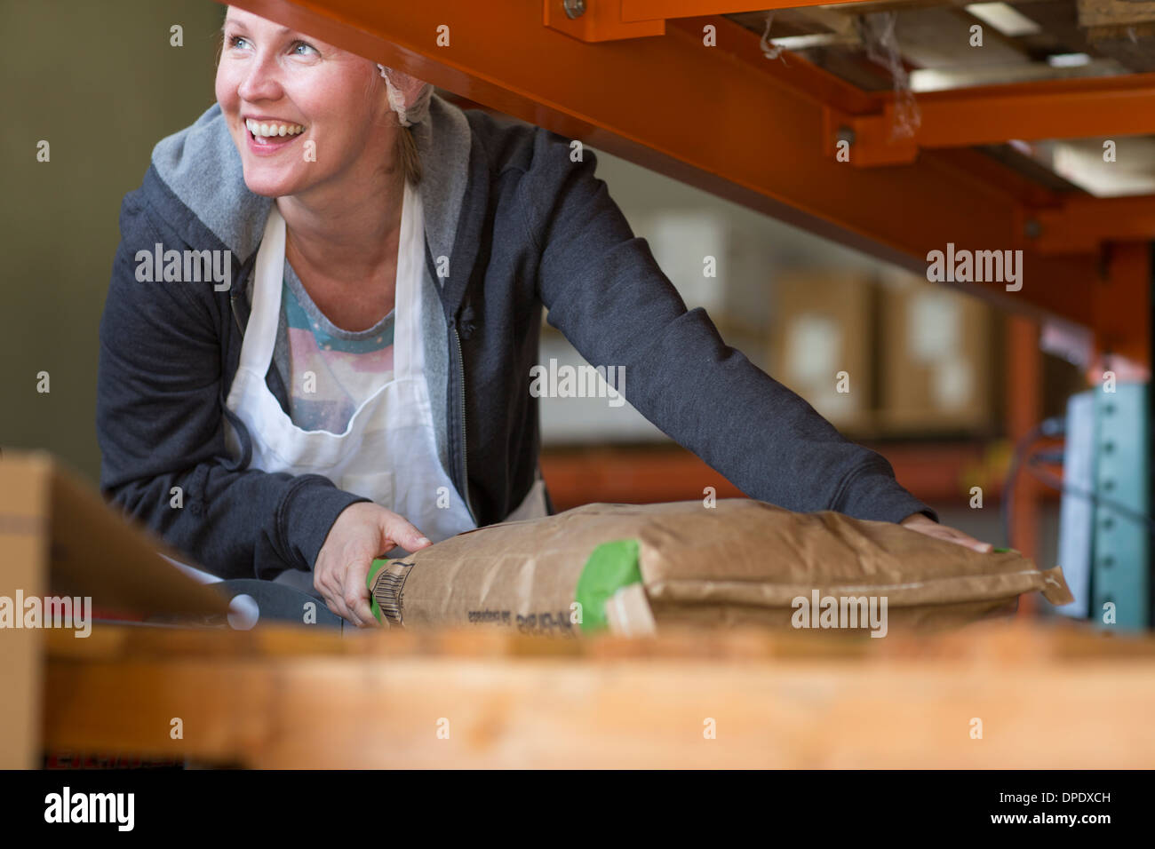 Manual handling hi-res stock photography and images - Alamy