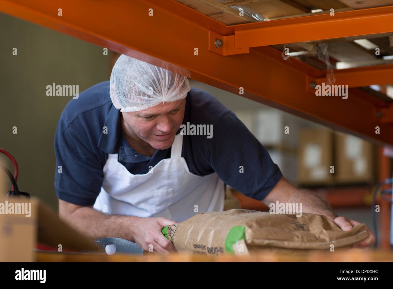 Manual handling hi-res stock photography and images - Alamy