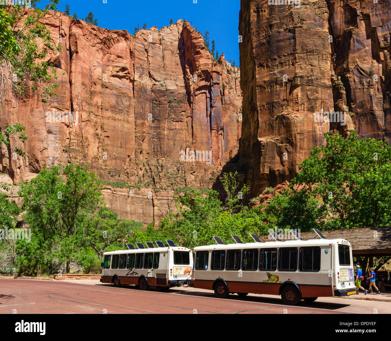 American bus stop hi-res stock photography and images - Alamy