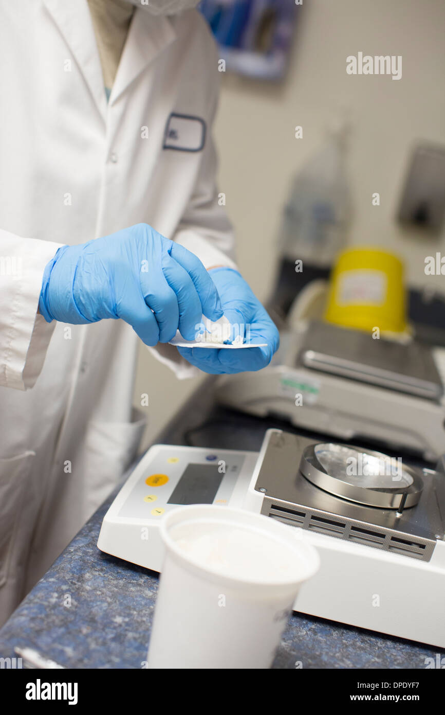 Food laboratory hi-res stock photography and images - Alamy