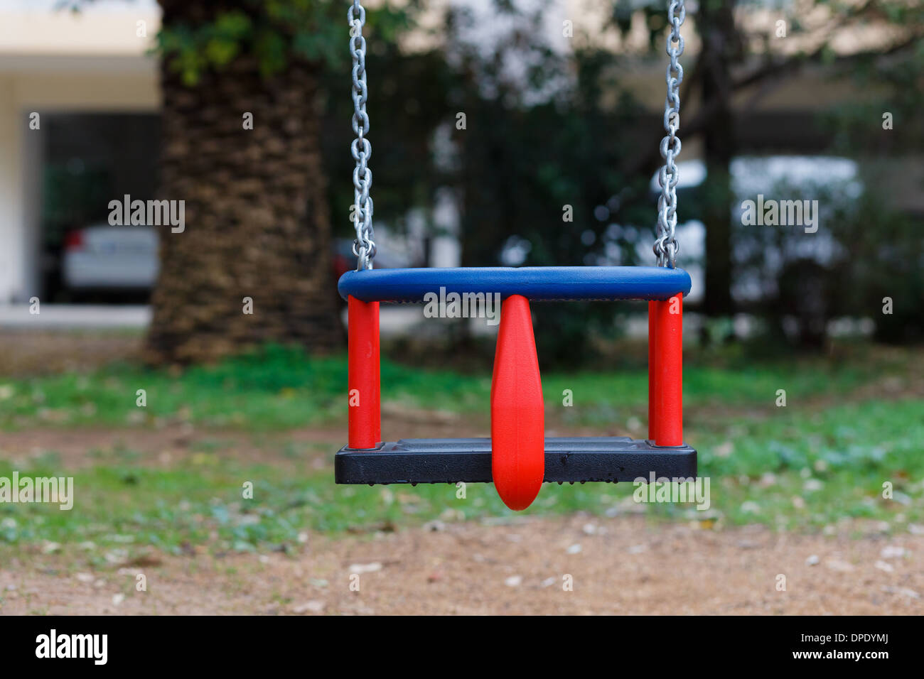 Empty garden swing hi-res stock photography and images - Alamy