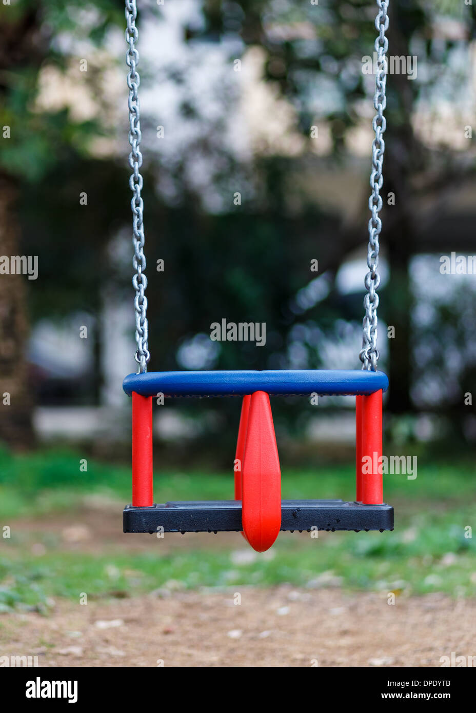 Empty tree swing hi-res stock photography and images - Alamy