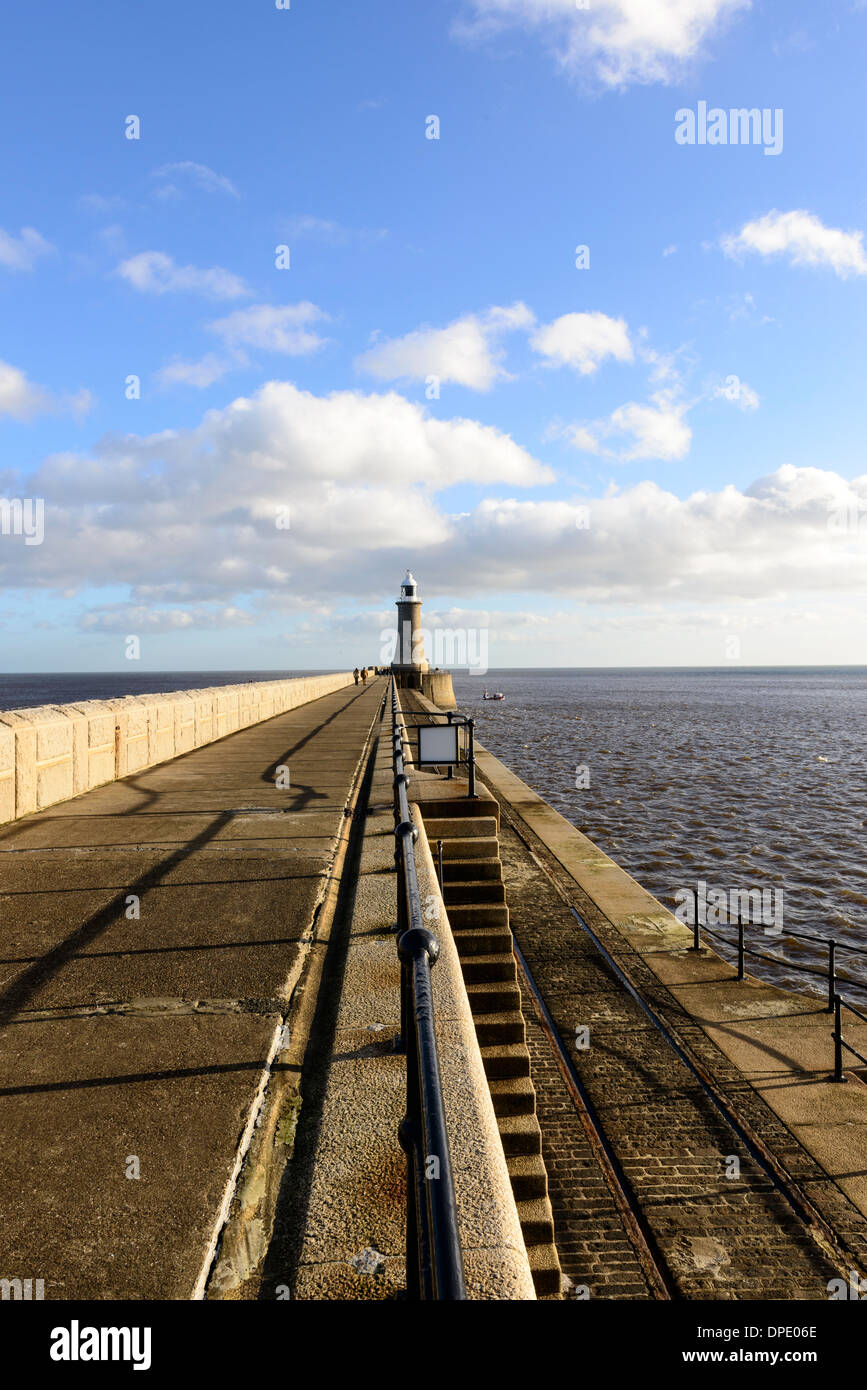 Tynemouth pier hi-res stock photography and images - Alamy