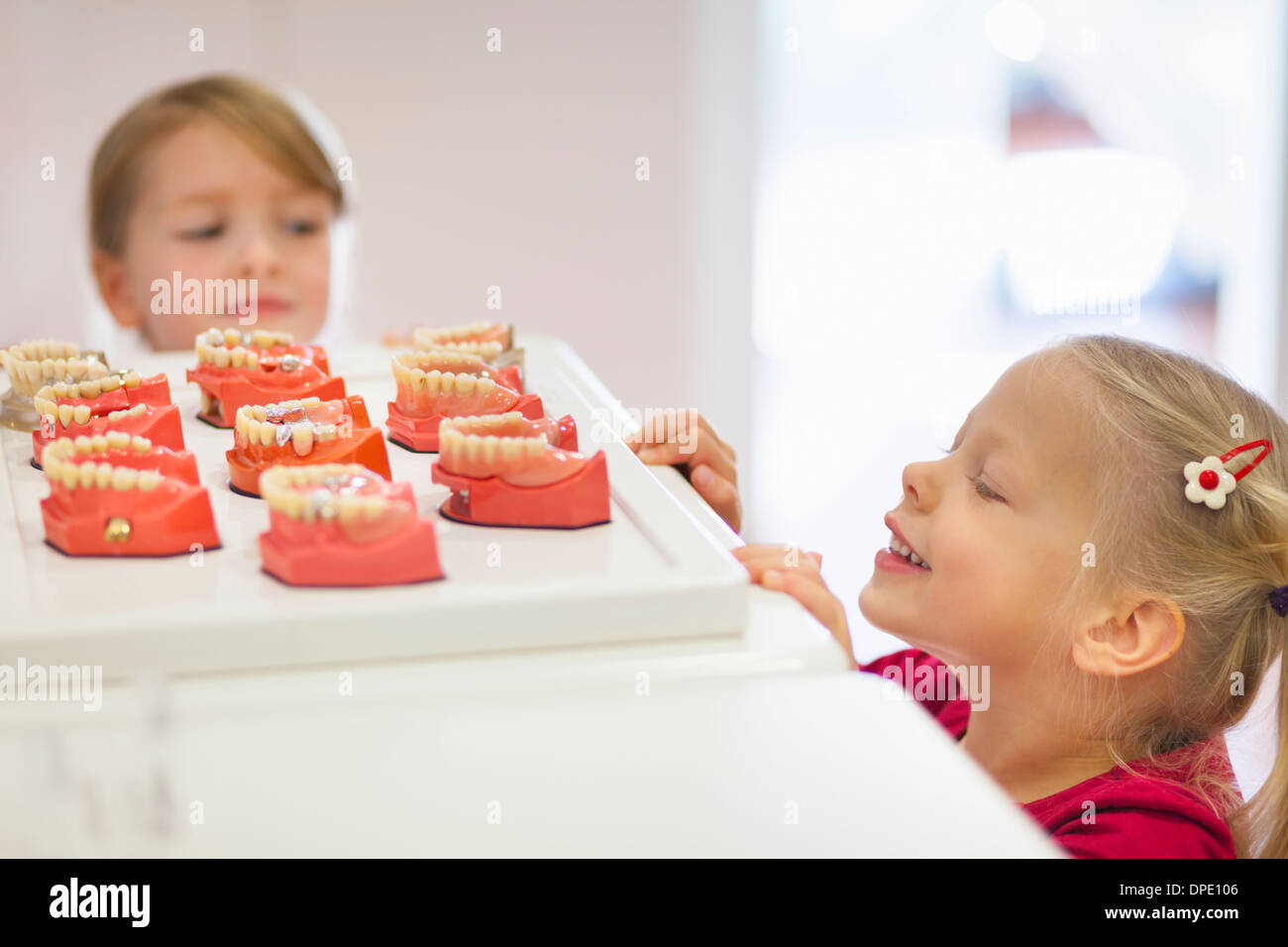 Good looking girls hi-res stock photography and images - Alamy