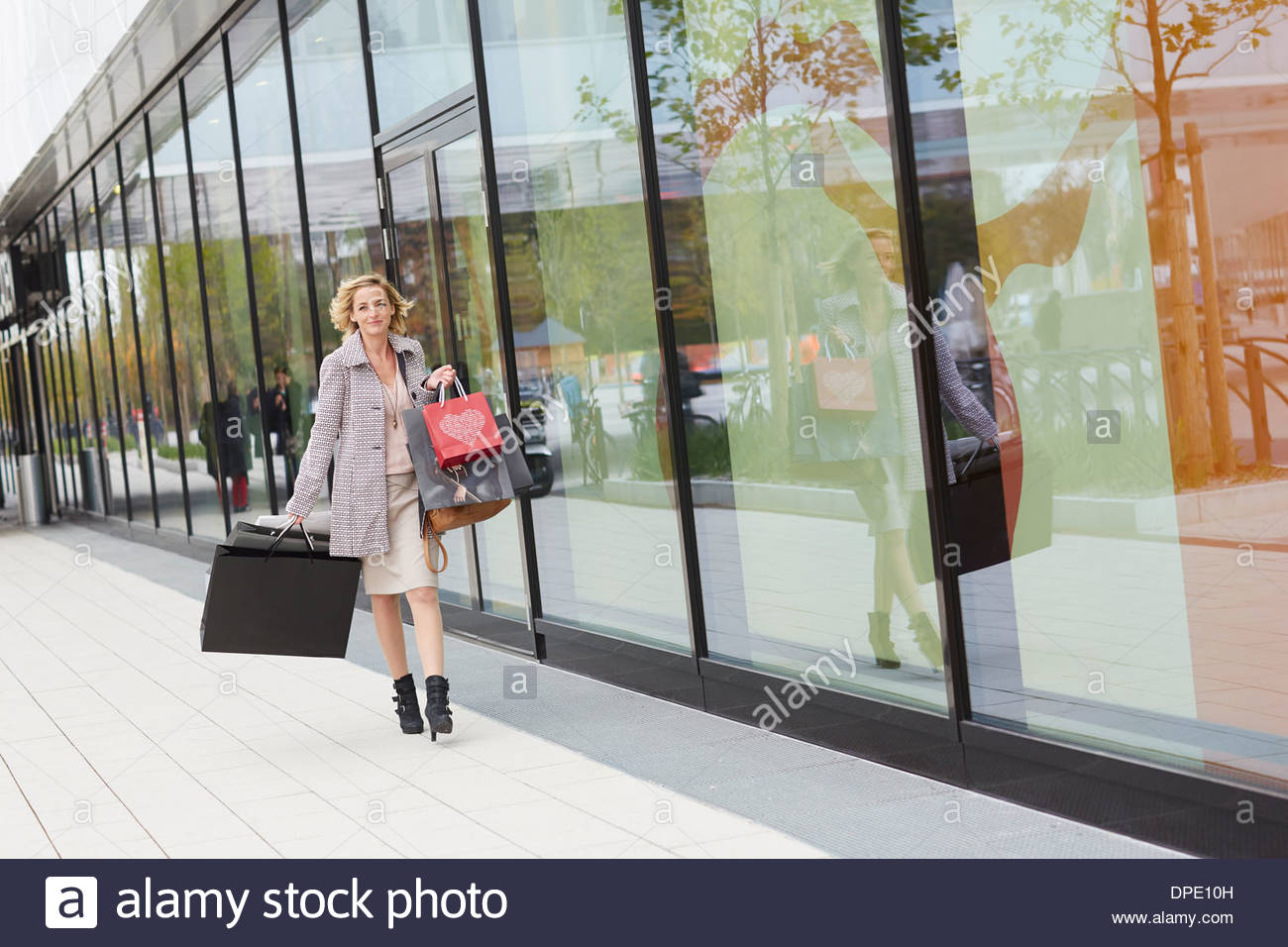 People Carrying Lots Of Shopping Bags High Resolution Stock Photography ...