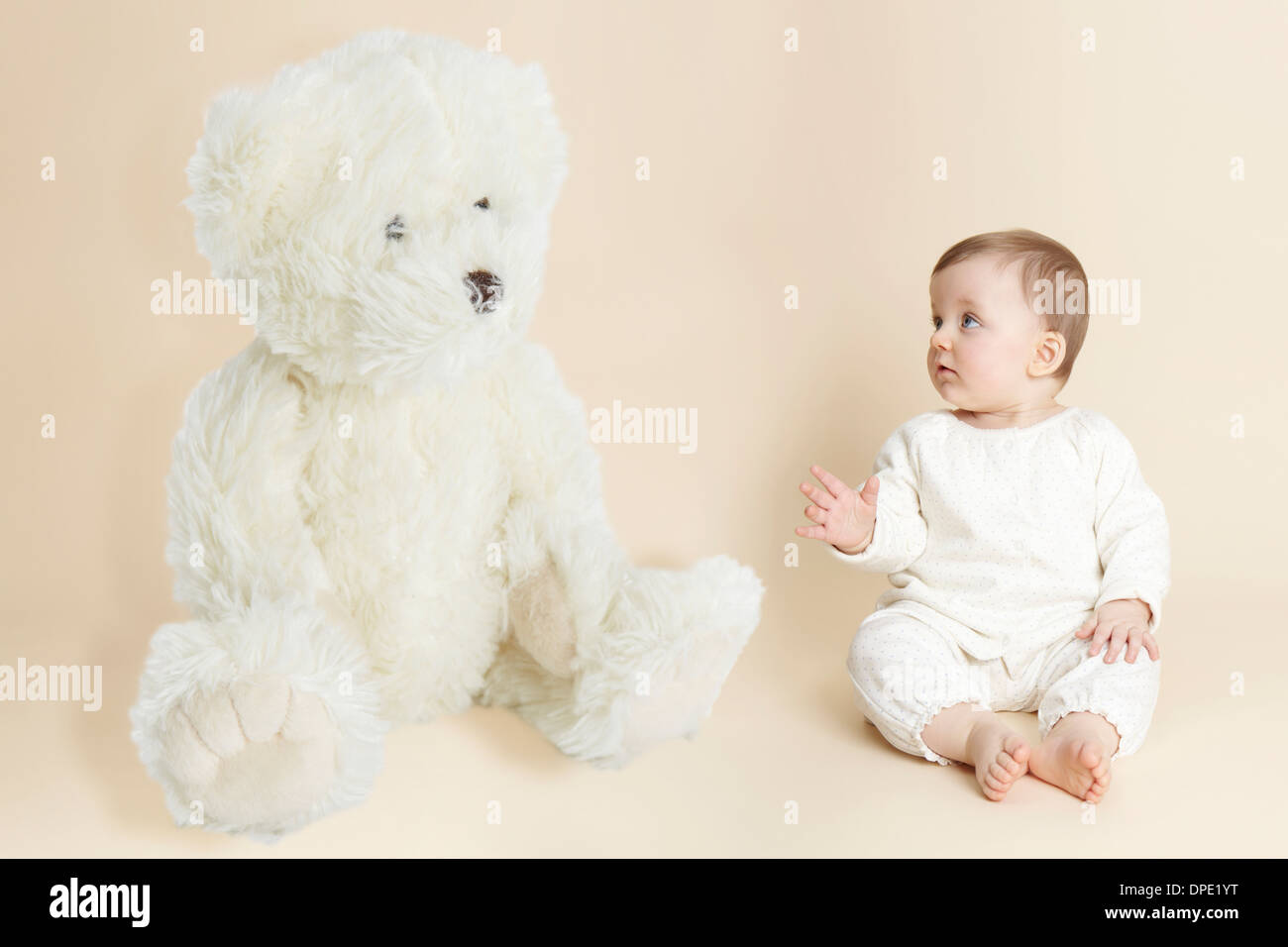 Giant teddy bear hi-res stock photography and images - Alamy