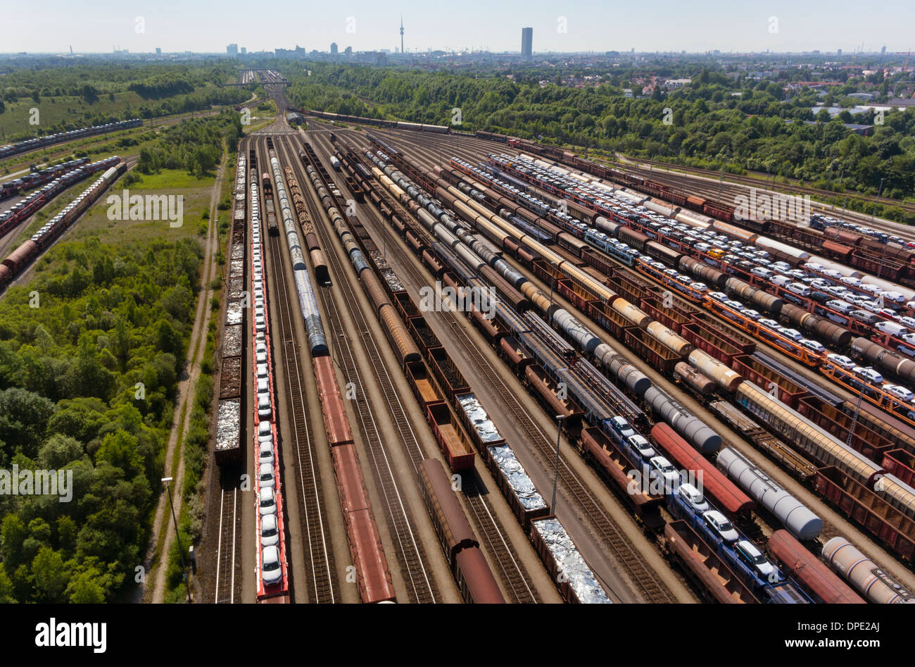Elevated freight rail line hi-res stock photography and images - Alamy