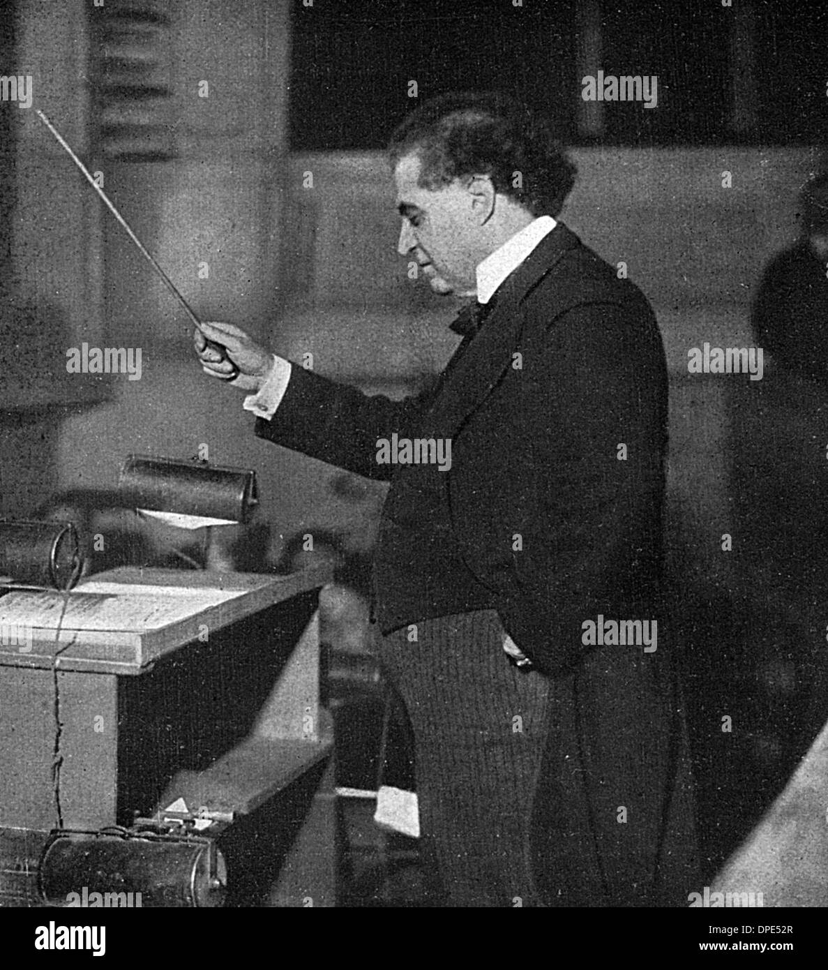 PIETRO MASCAGNI CONDUCTS Stock Photo - Alamy