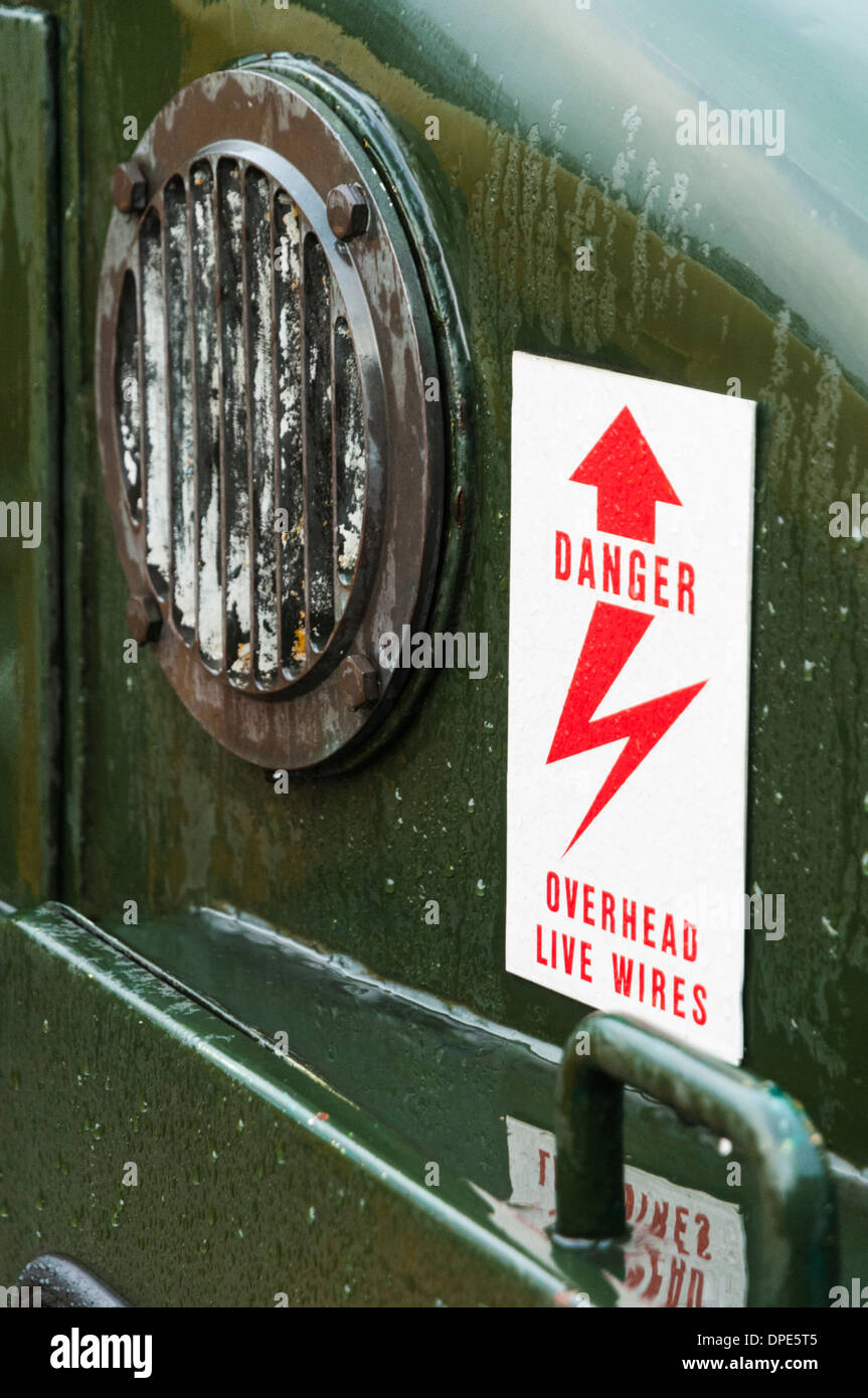 Danger overhead live wires hi-res stock photography and images - Alamy