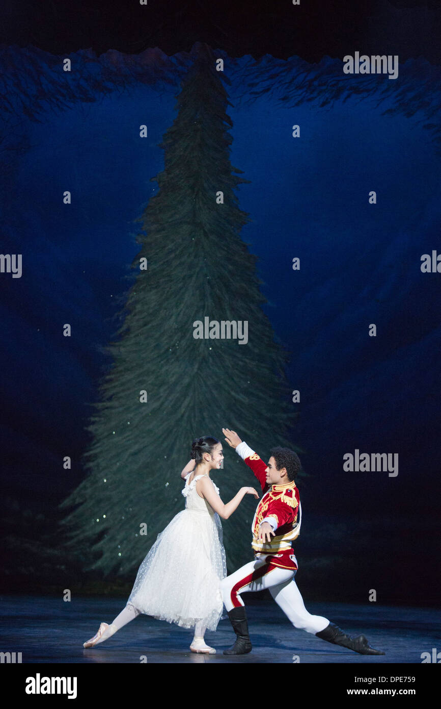 The nutcracker ballet pas de deux hi-res stock photography and images ...