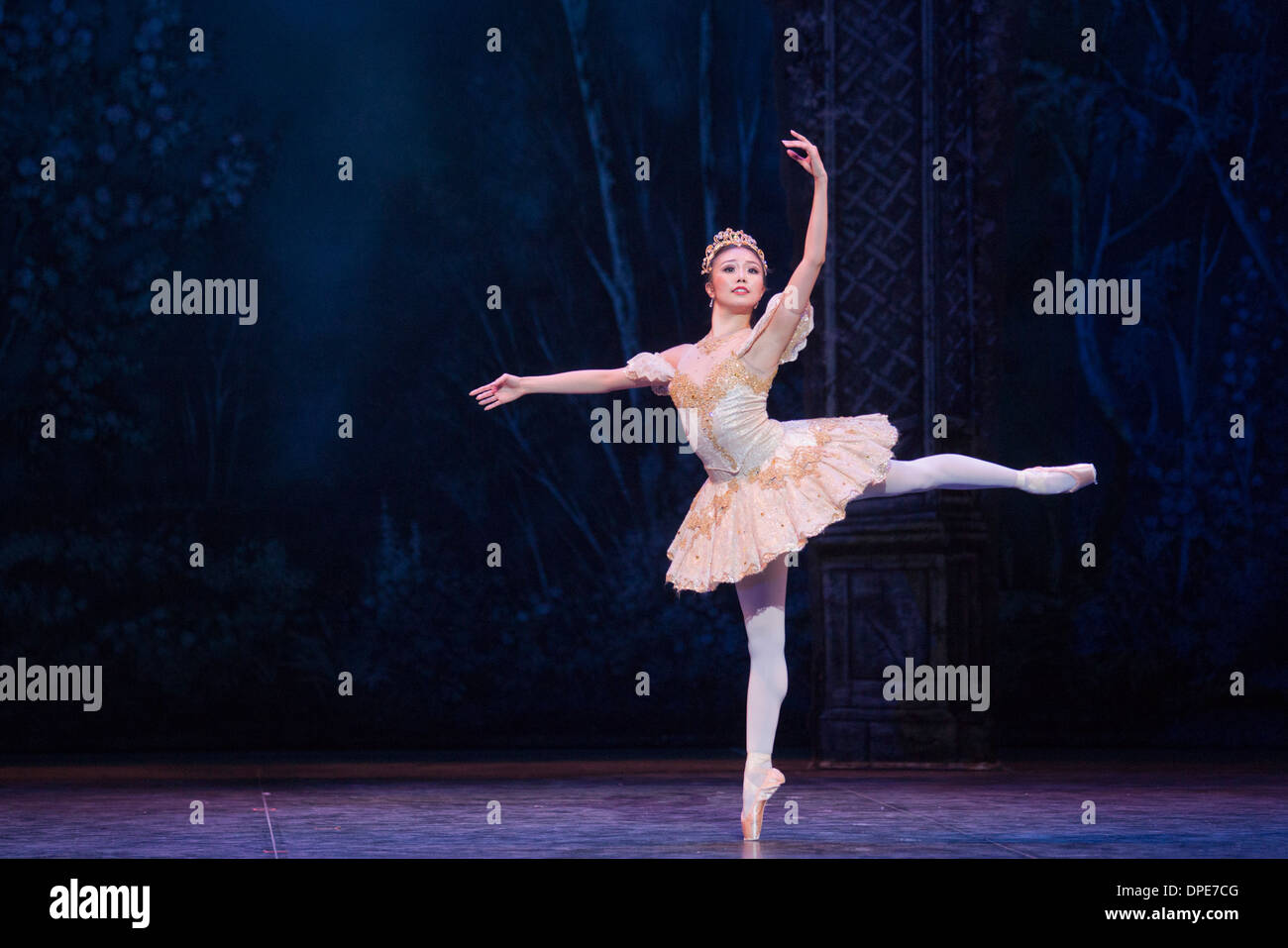 The nutcracker ballet london hi-res stock photography and images - Alamy