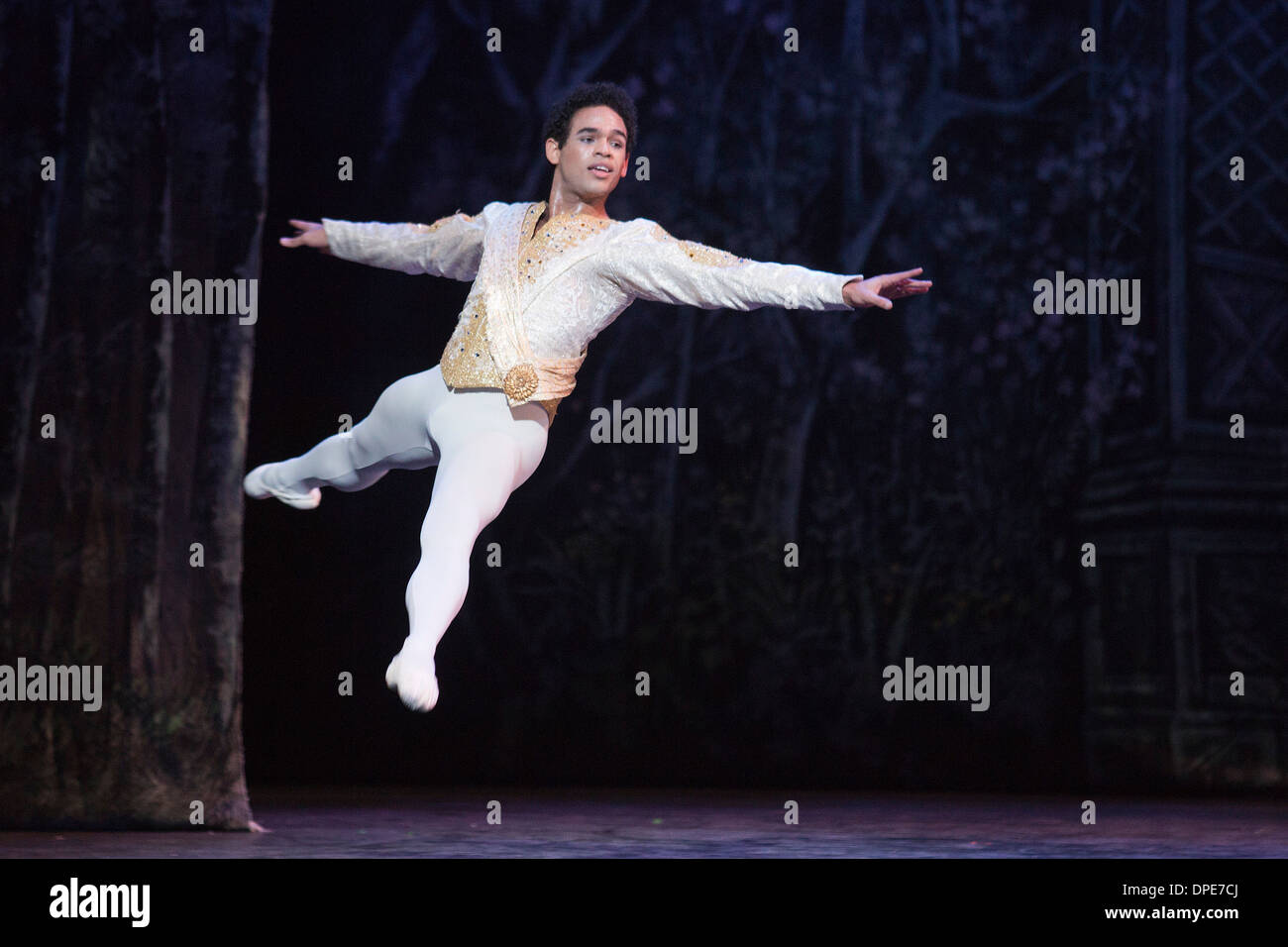 The nutcracker ballet london hi-res stock photography and images - Alamy