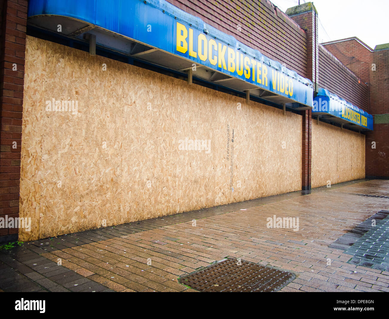 Which is boarded up hi-res stock photography and images - Alamy