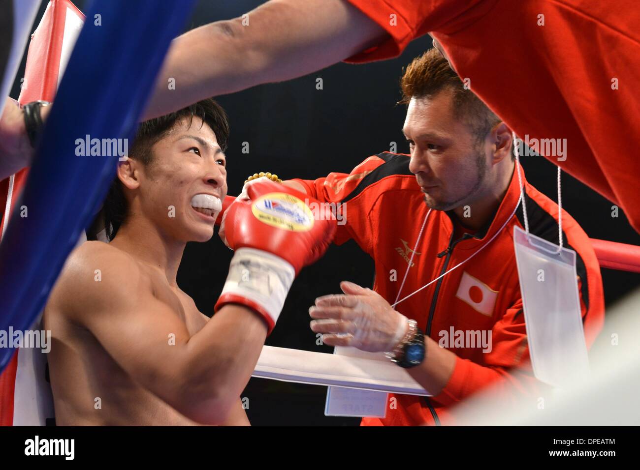Tokyo, Japan. 6th Dec, 2013. (L-R) Naoya Inoue (JPN), Koji Matsumoto ...