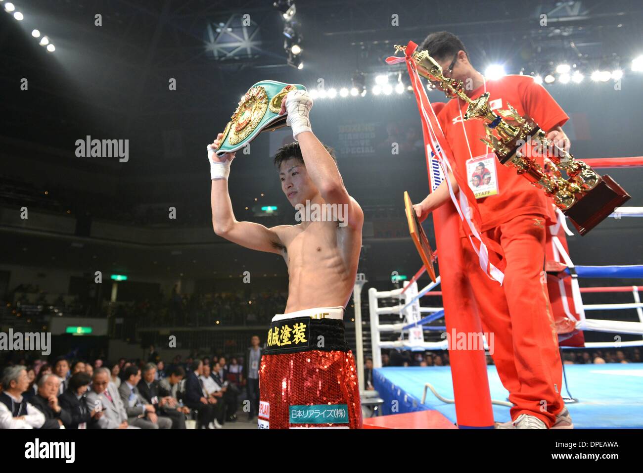Tokyo, Japan. 6th Dec, 2013. (L-R) Naoya Inoue (JPN), Shingo Inoue ...
