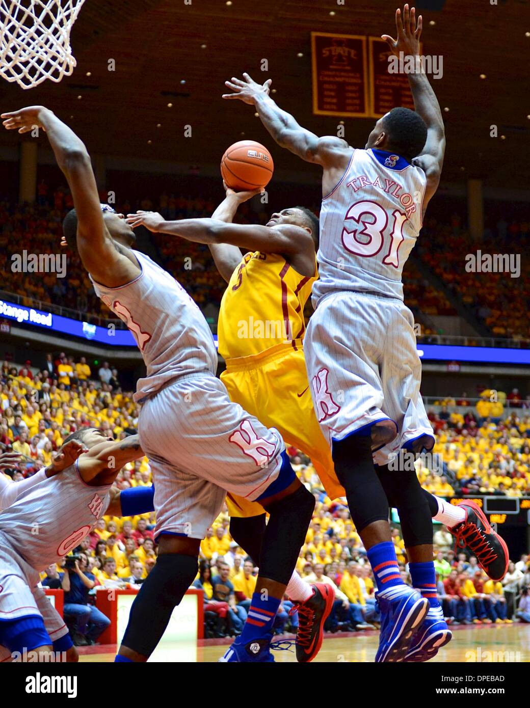 Joel embiid shooting hi-res stock photography and images - Alamy