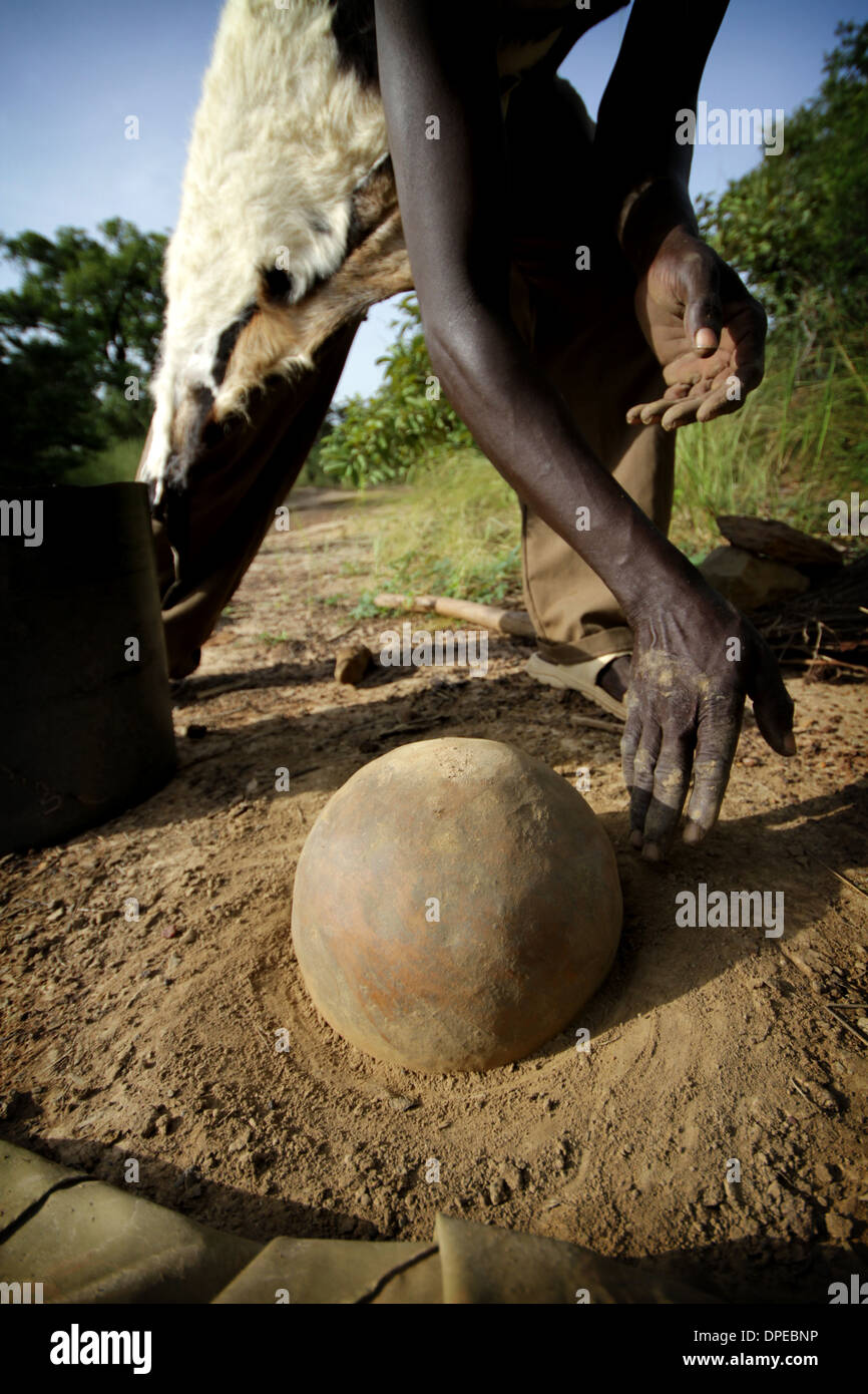 Working in fields africa hi-res stock photography and images - Alamy