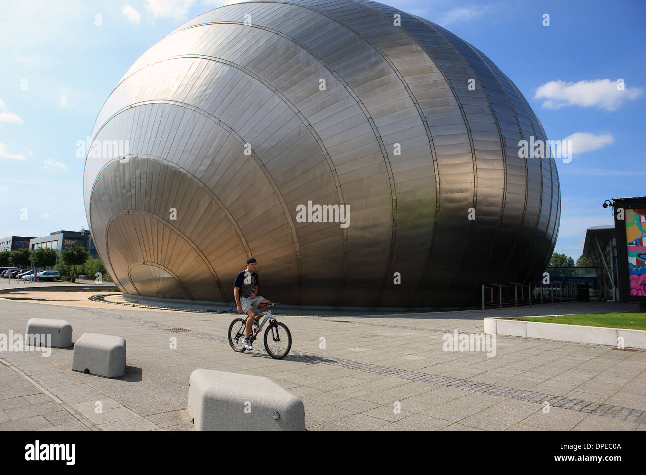 Titanium Clad Building High Resolution Stock Photography and Images - Alamy