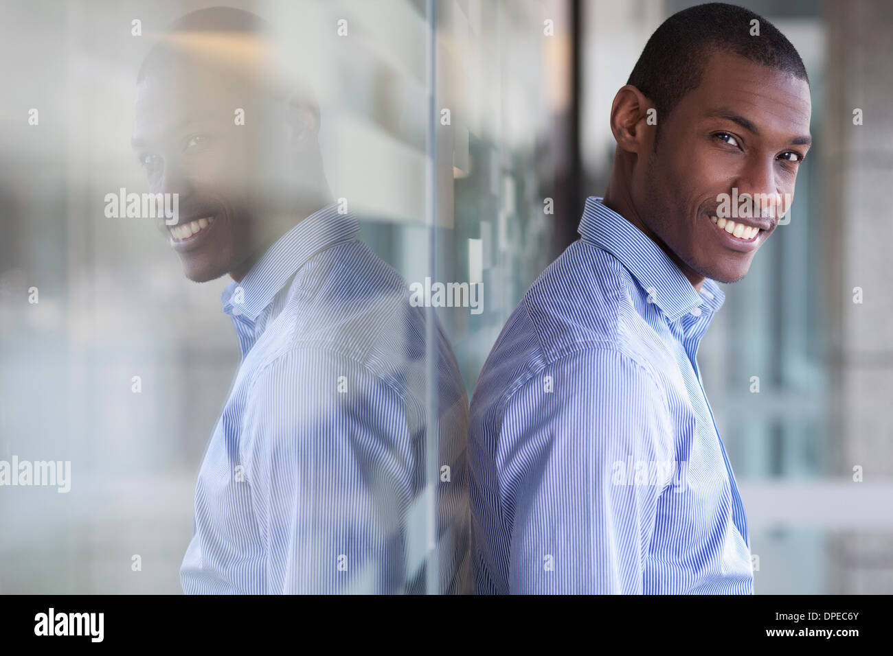 Leaning against wall hi-res stock photography and images - Alamy