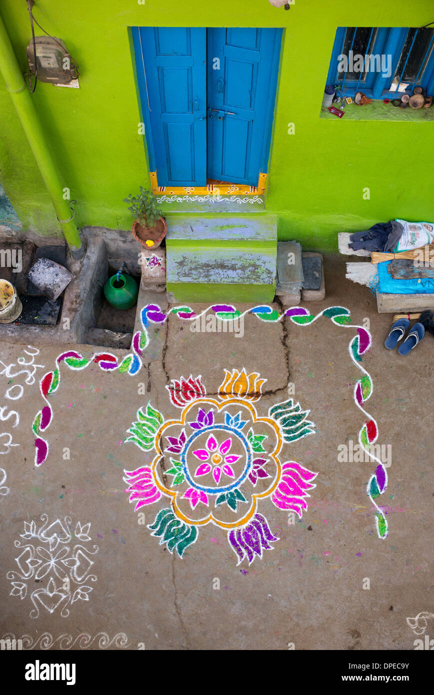 Kolam designs hi-res stock photography and images - Alamy